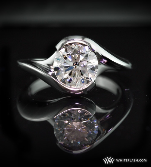 beautiful design of swirl half bezel engagement ring | 15102